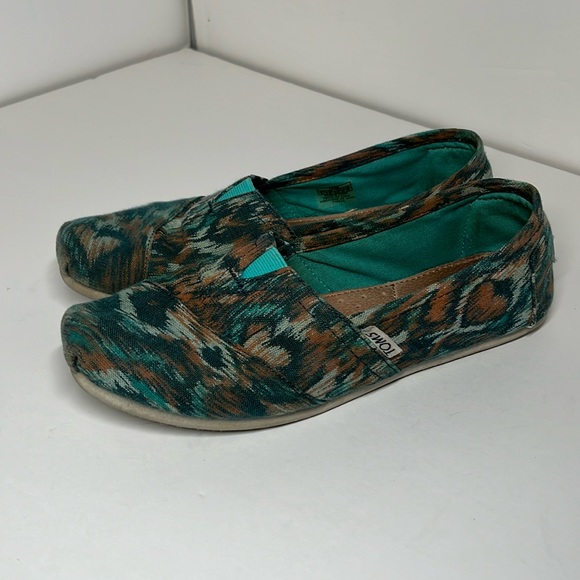Toms | Shoes | Blue Ikat Pattern Toms | Poshmark